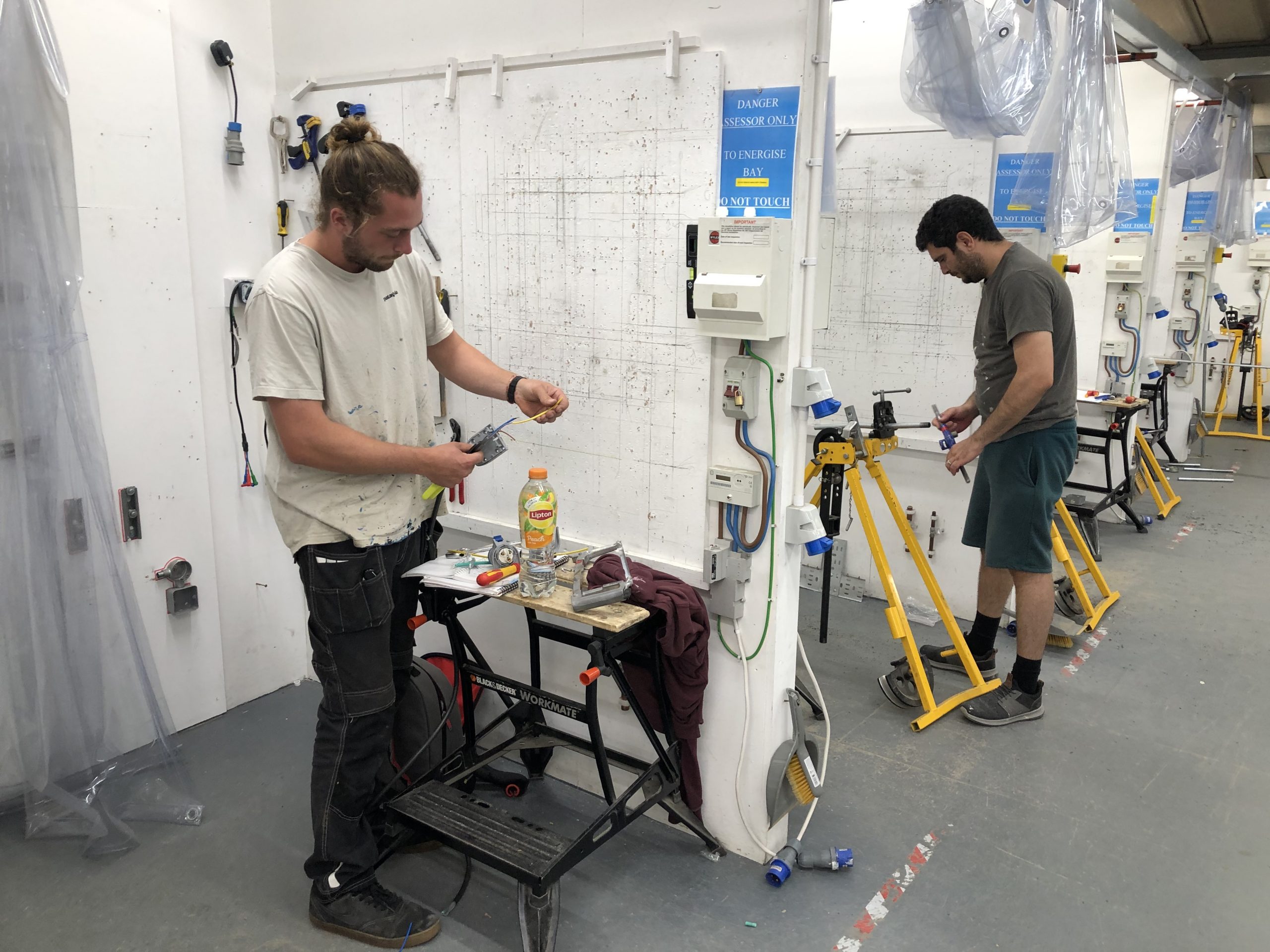 n / How To Operate Safely As An Electrician