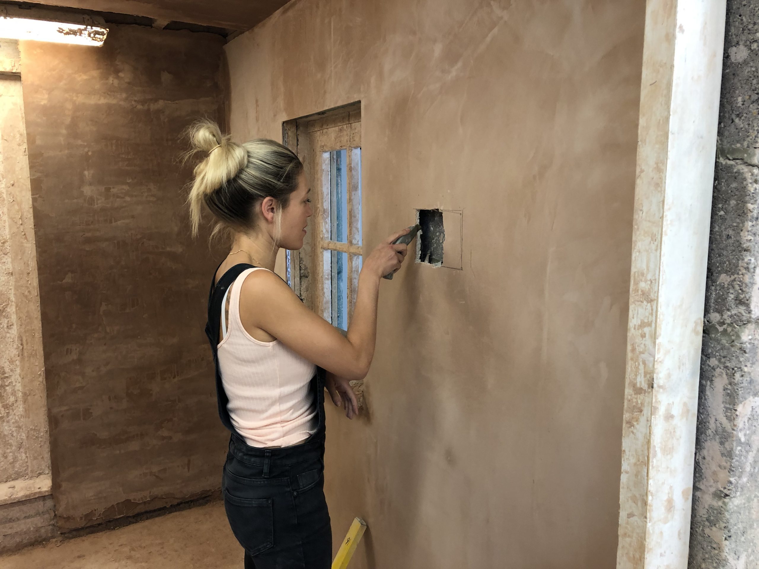 Emma's Final Day Of Plastering With Able Skills / Plastering Courses